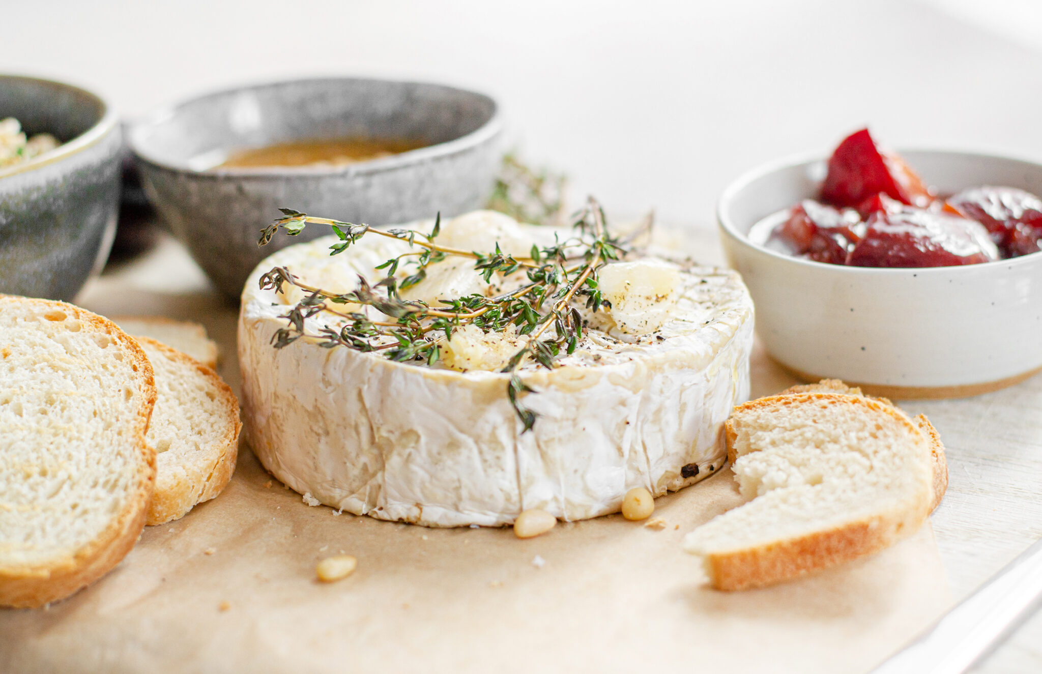 KEPTAS CAMEMBERT SŪRIS + 3 PAGARDAI – 2 virėjai